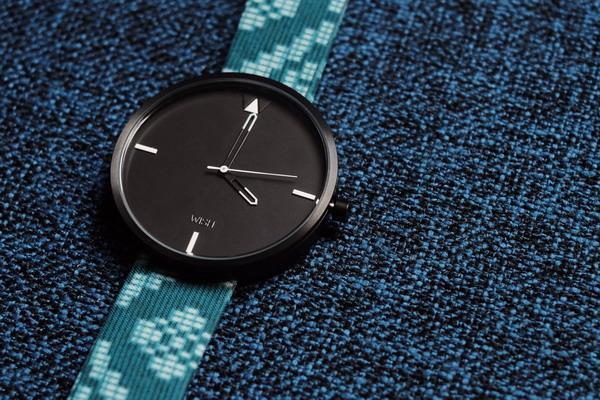 Elemen Batik dalam Penunjuk Waktu