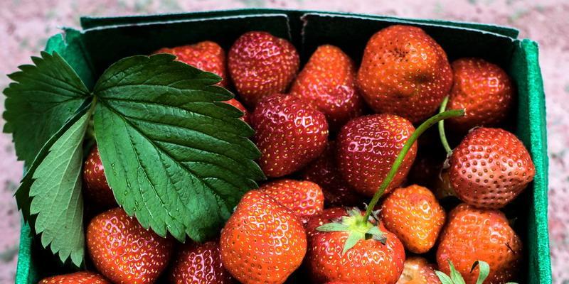 4 Manfaat Kesehatan Stroberi