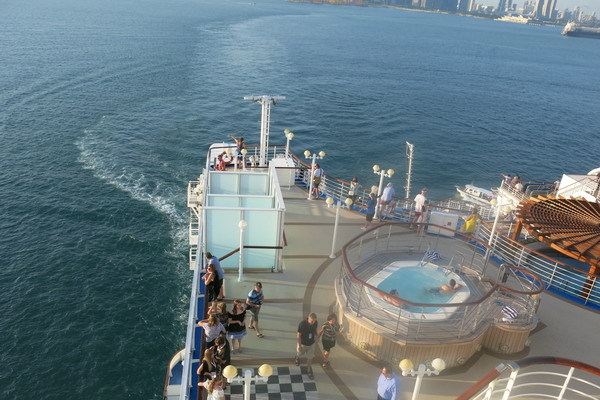Menikmati Liburan Naik Kapal Pesiar Menikmati Liburan Naik Kapal Pesiar